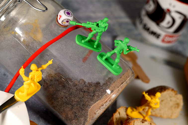 Little Soldiers - IELLO Games